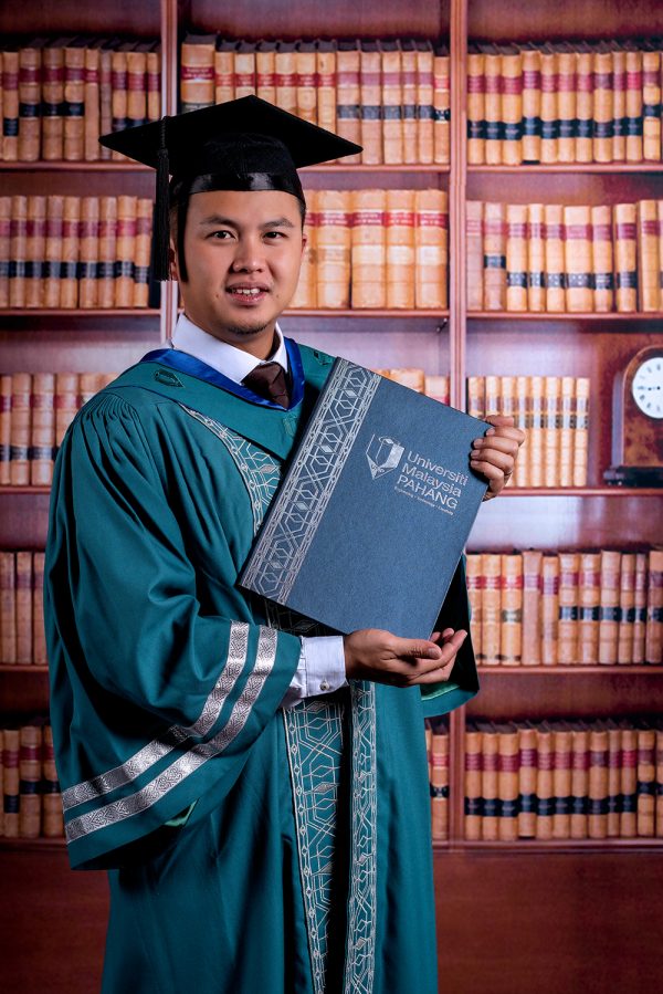 Graduation Photo Package - Loominos Studio