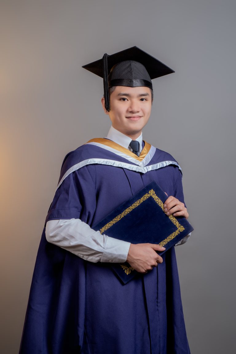 Graduation Photo Package - Loominos Studio